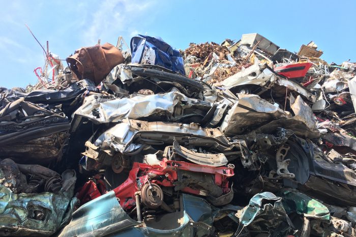 A Waste of Raw Materials: Only one out of four cars is recycled in ...